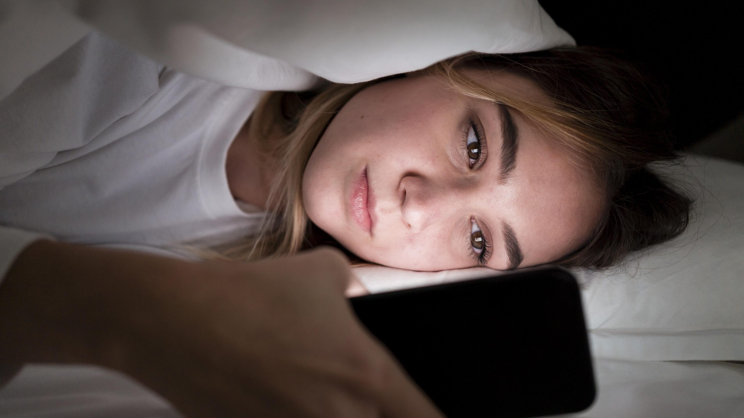 How Does Technology Impact On Your Sleep? - MaNaDr Medical Notes - Manadr